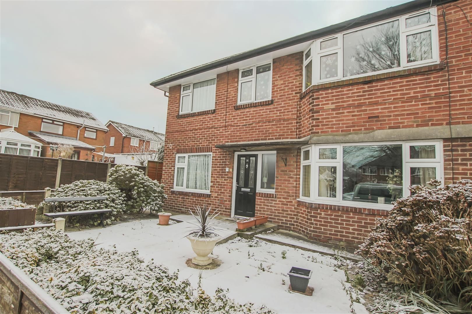 2 bed flat for sale in Waddow Green, Clitheroe BB7 - Zoopla