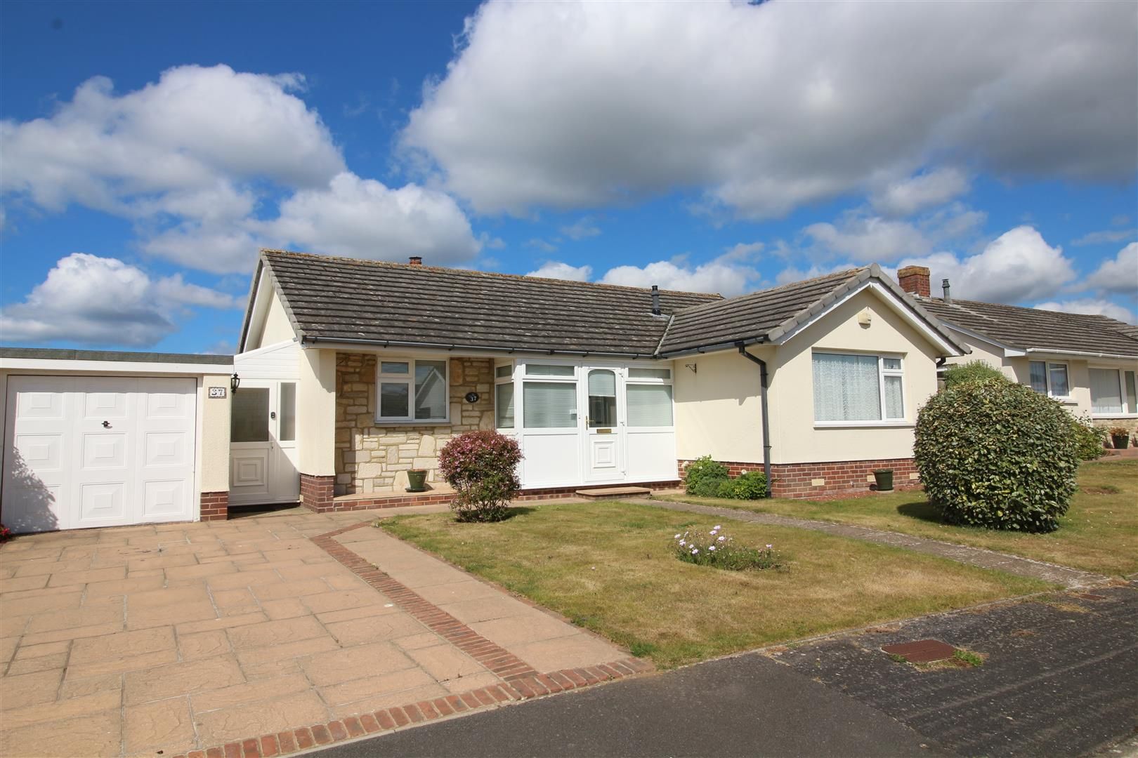 2 Bed Detached Bungalow For Sale In Three Acre Drive Barton On Sea
