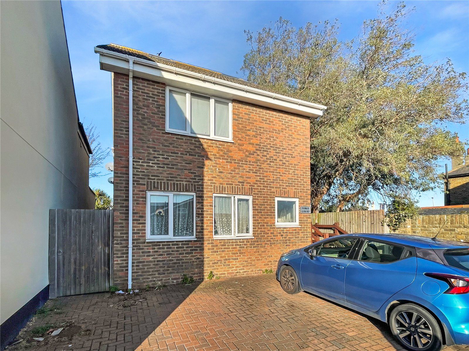 2 Bed Maisonette For Sale In Station Road Rainham Gillingham Kent