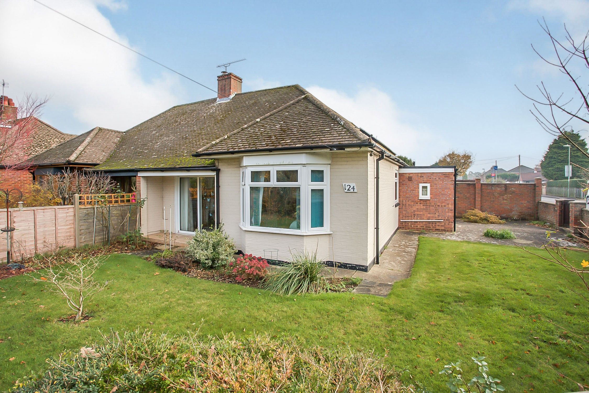 2 Bed Bungalow For Sale In Locks Road Locks Heath Southampton