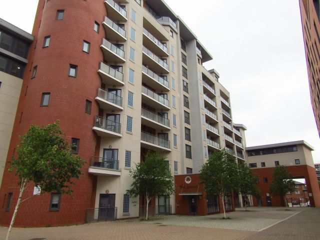 2 bed flat to rent in The Junction, Slough, Berkshire SL2 - Zoopla