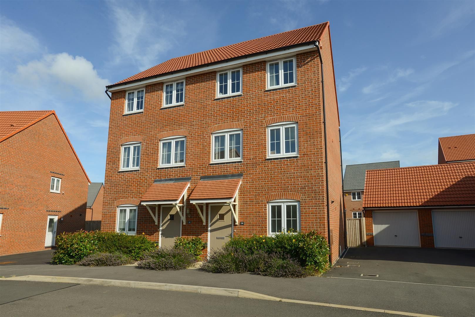4 bed town house for sale in Bluebell Avenue, Nottingham NG12 - Zoopla