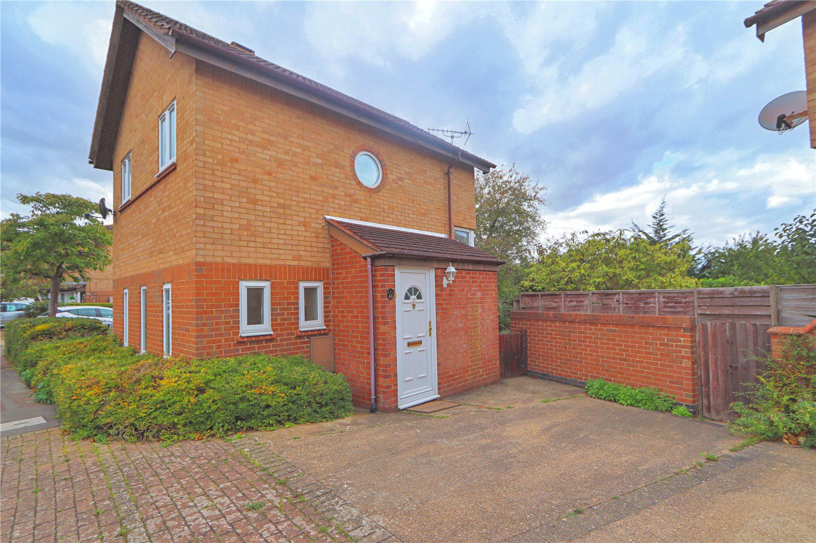 2 Bed Detached House For Sale In Engaine Drive Shenley Church End