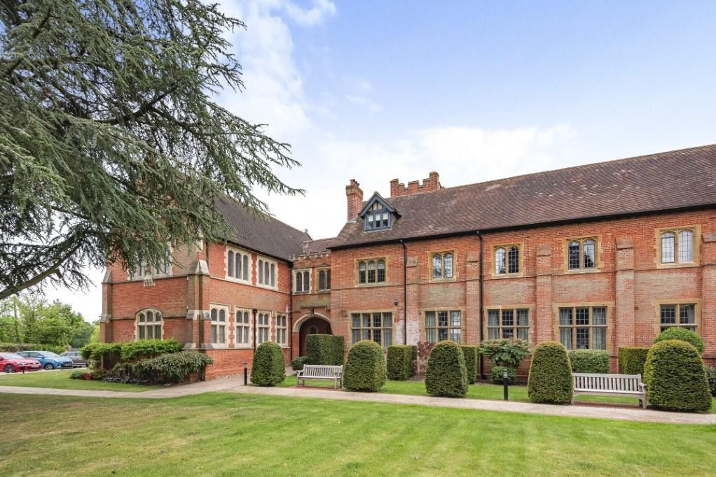2 bed flat for sale in Abbey Gardens, Upper Woolhampton, Reading ...