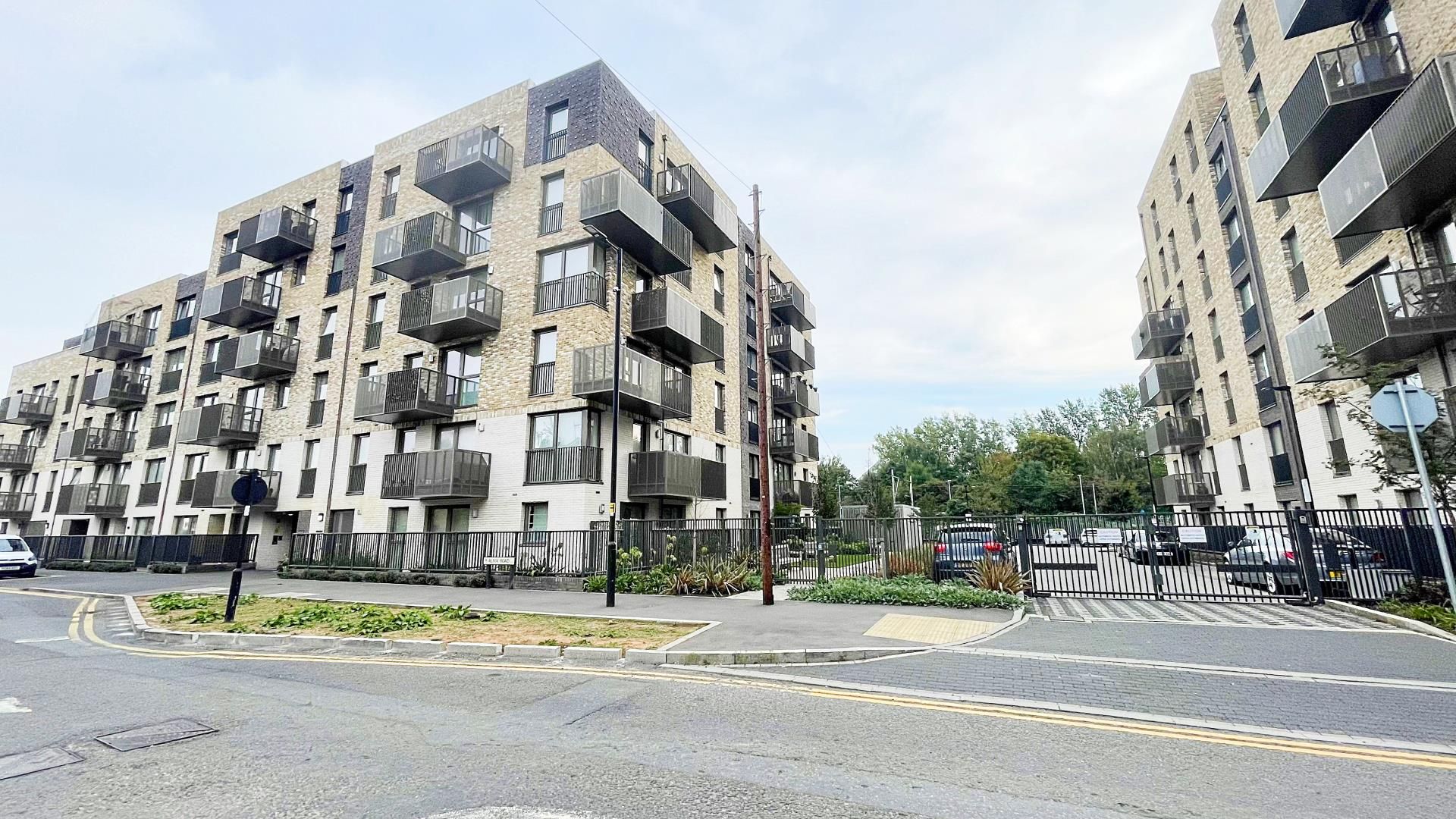 2 bed flat to rent in Passerine Point, Alma Road, Enfield EN3 - Zoopla