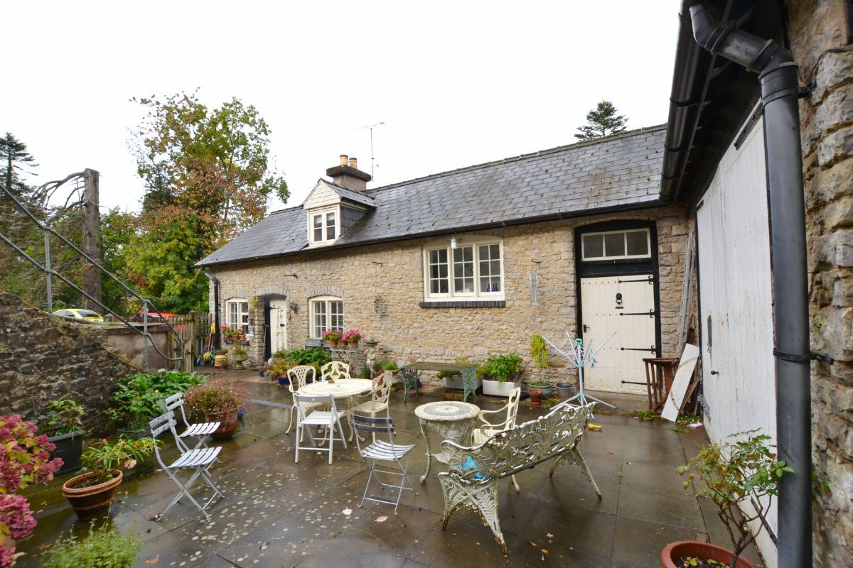 2 bed bungalow to rent in Walwyn Road, Upper Colwall, Malvern WR13 - Zoopla