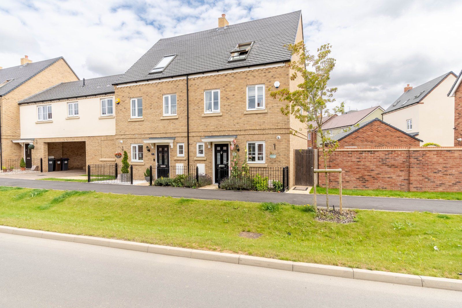 3 bed end terrace house for sale in Newland Avenue, Bishop's Stortford ...