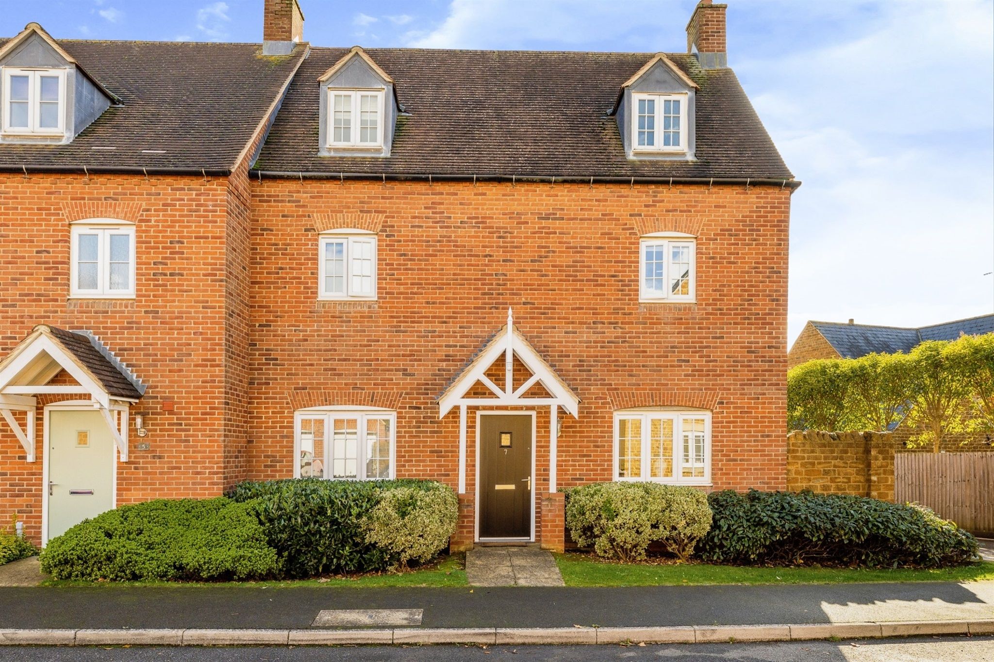 4 bed end terrace house for sale in Tanners Close, Middleton Cheney ...