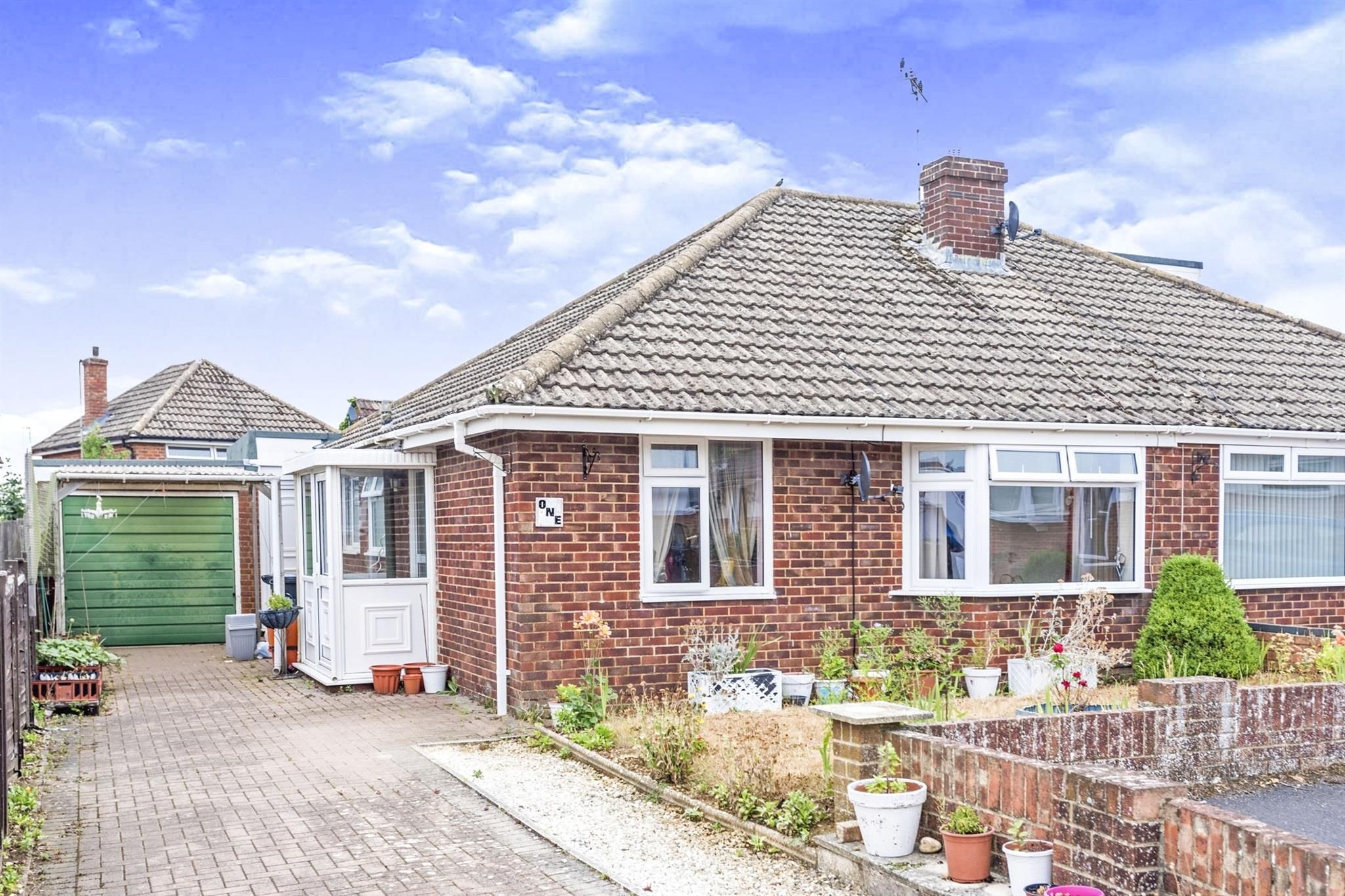 2 Bed Semi Detached Bungalow For Sale In Folly Way Highworth Swindon