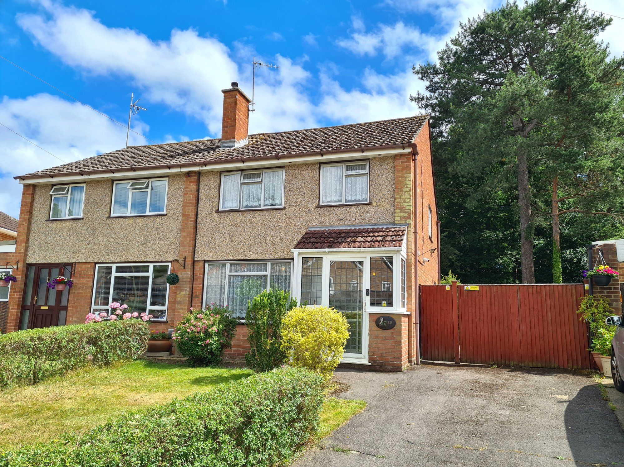 3 Bed Semi Detached House For Sale In Woodlands Close Sarisbury Green