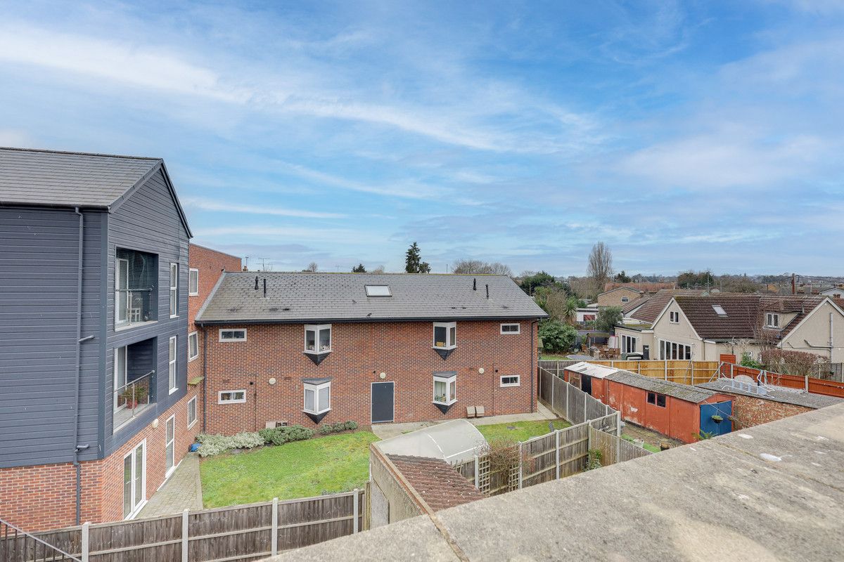 2 Bed End Terrace House For Sale In Feeches Road Southend On Sea Ss2