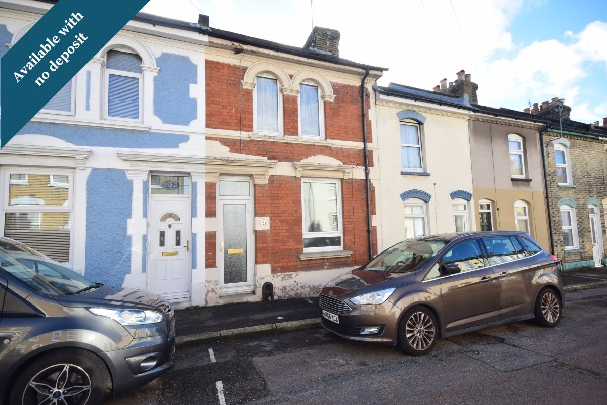 2 Bed Terraced House To Rent In Montfort Road Strood Rochester Me2