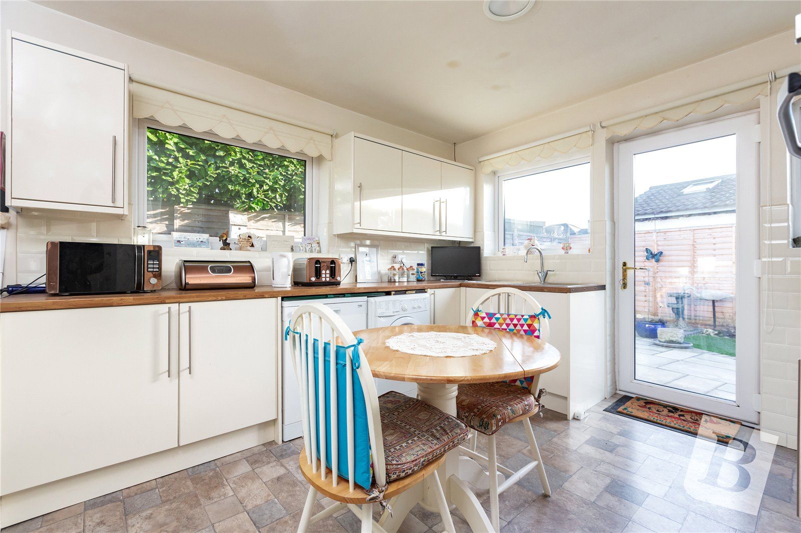 3 Bed Semi Detached House For Sale In Allenby Drive Hornchurch Rm11