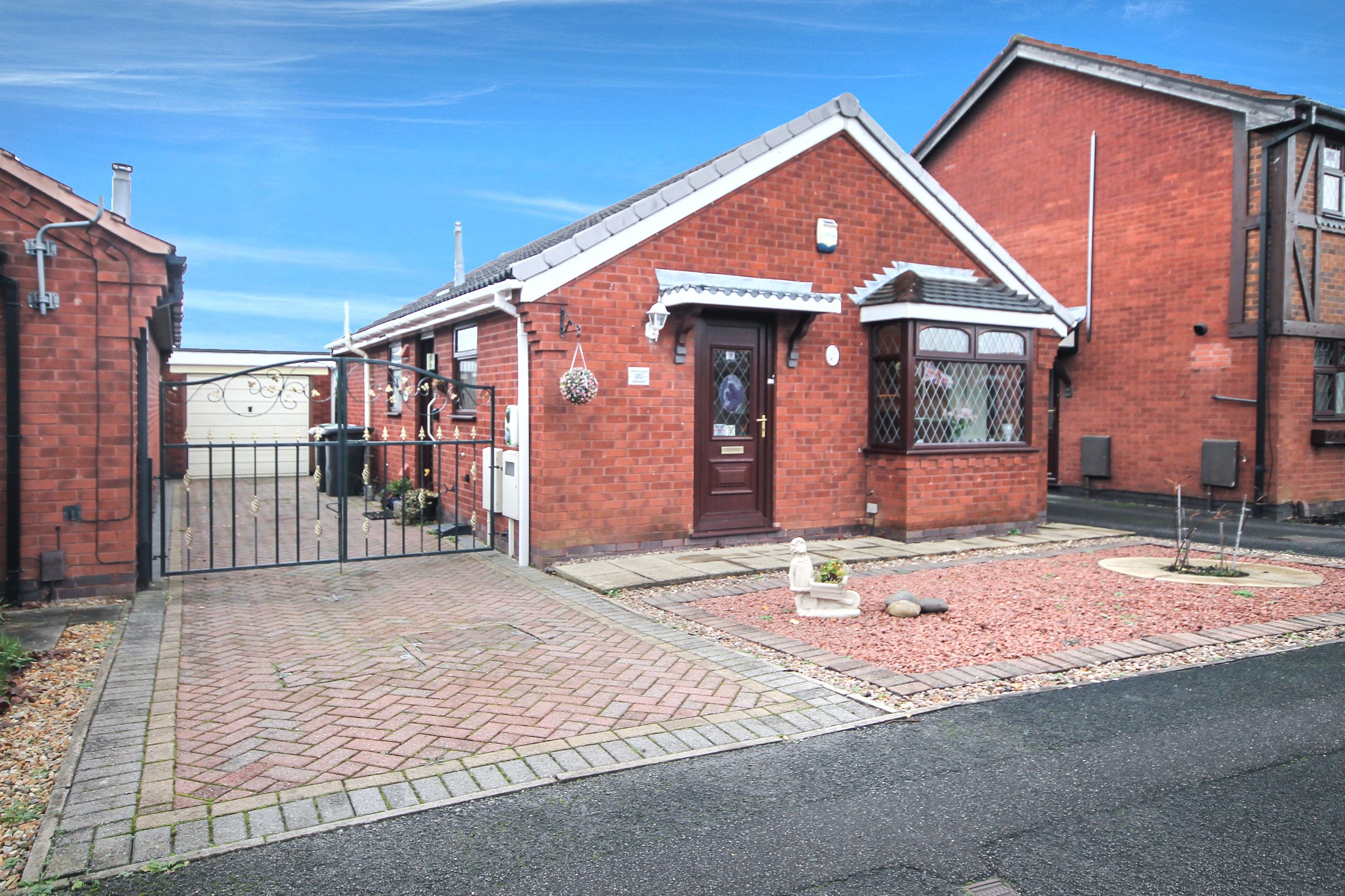 2 bed detached bungalow for sale in Roehampton Drive, Trowell NG9 - Zoopla