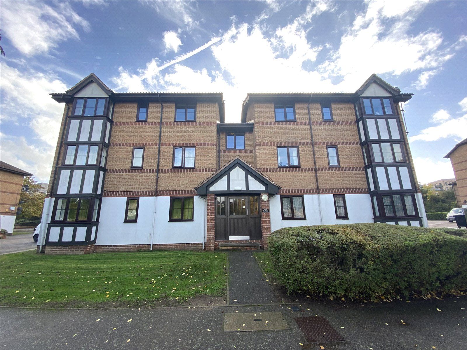 2 bed flat for sale in Frobisher Road, Erith DA8 - Zoopla