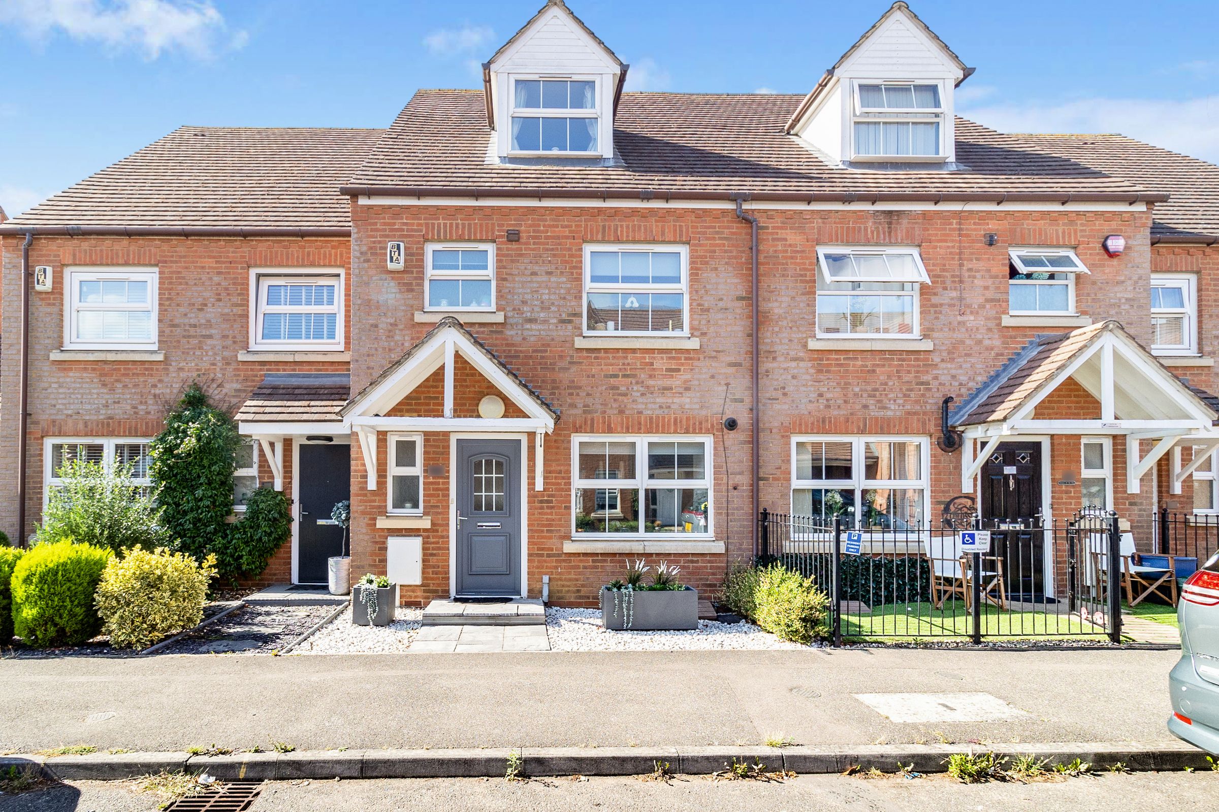 4 bed town house for sale in Colossus Way, Milton Keynes MK3 - Zoopla