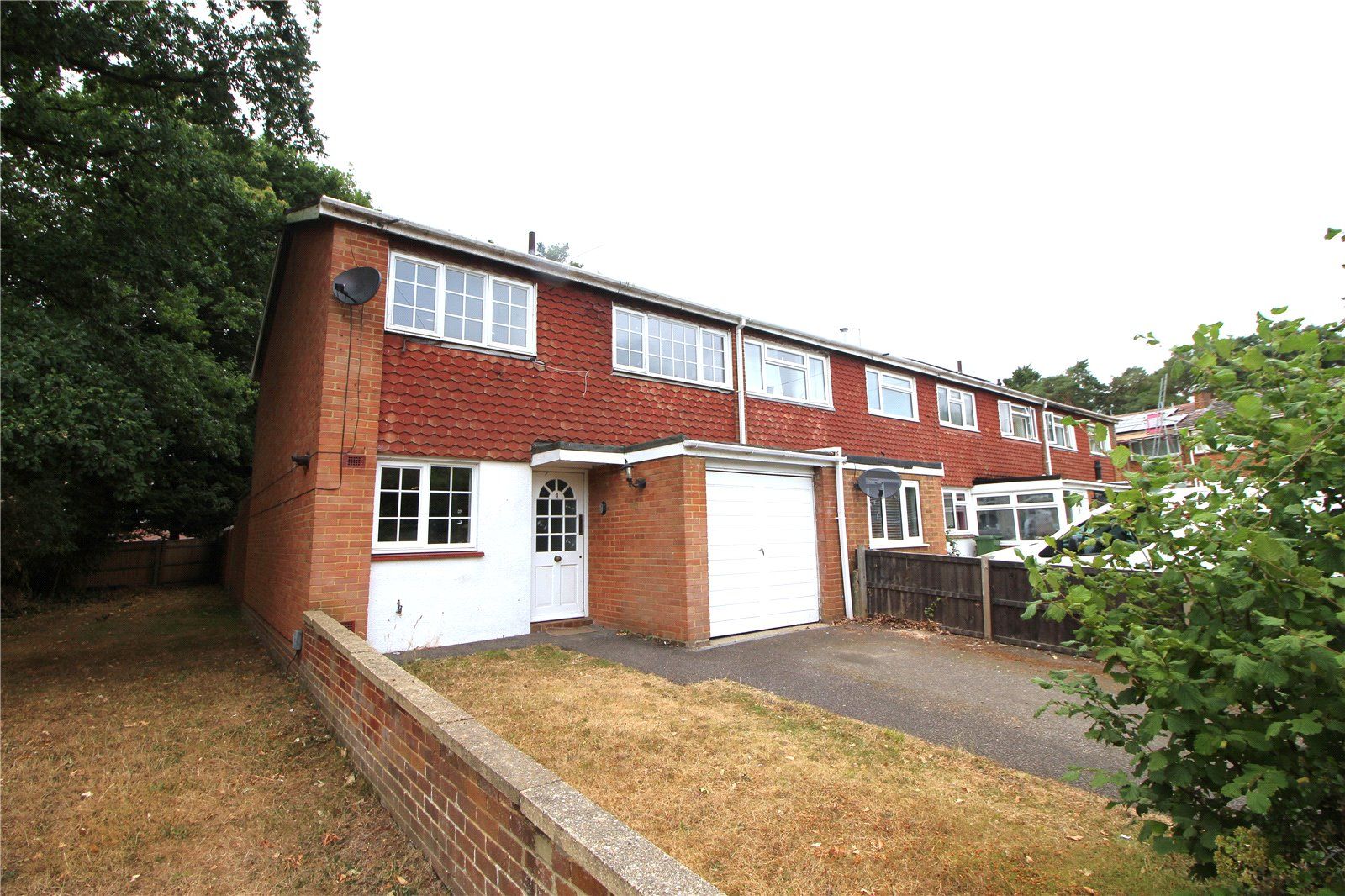 3 Bed End Terrace House For Sale In Evergreen Road Frimley Camberley