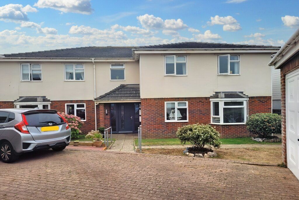 2 bed flat for sale in Rest Bay Close, Rest Bay, Porthcawl CF36 - Zoopla