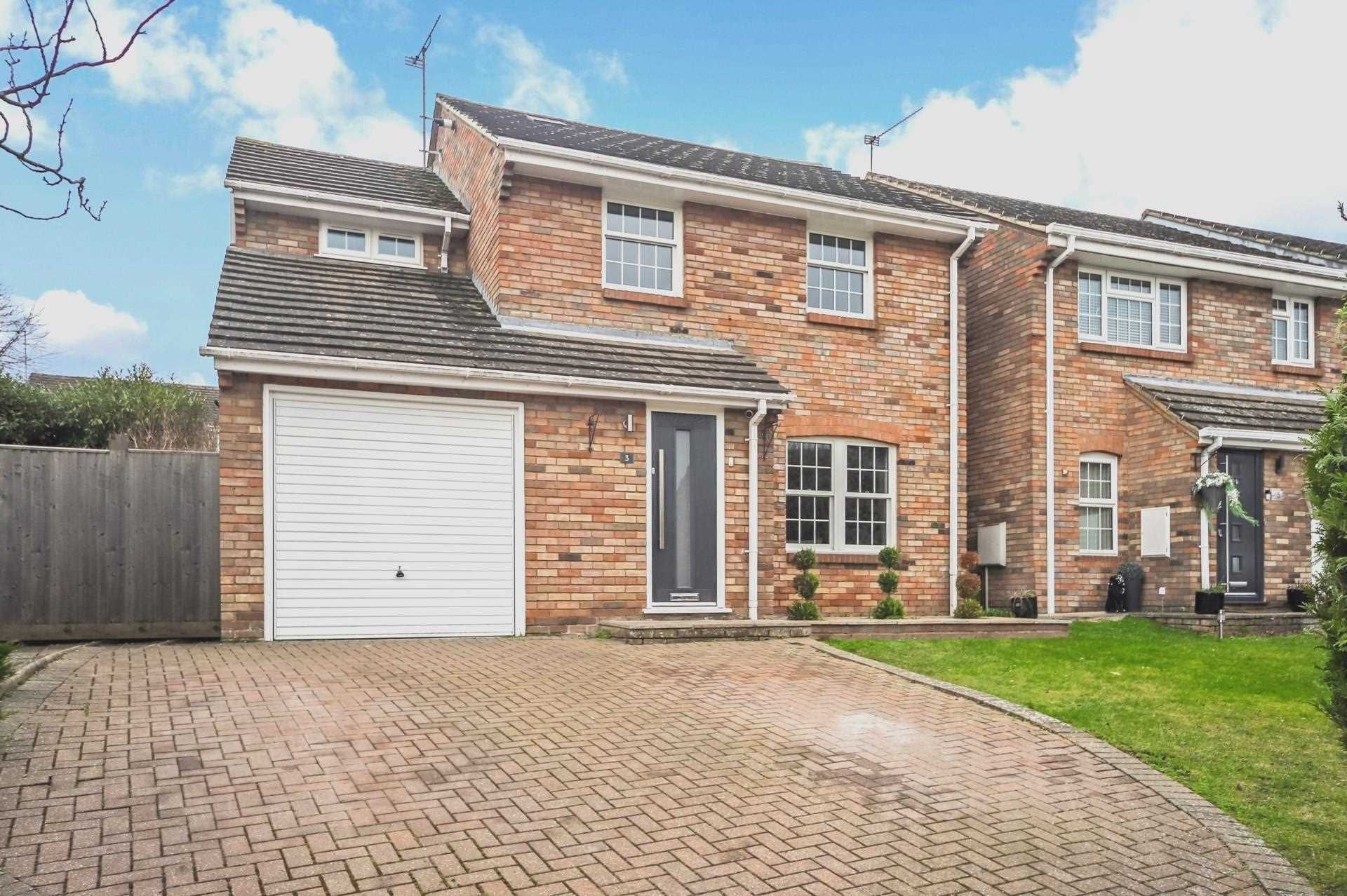 4 bed detached house for sale in Hunters Close, Tring HP23 - Zoopla
