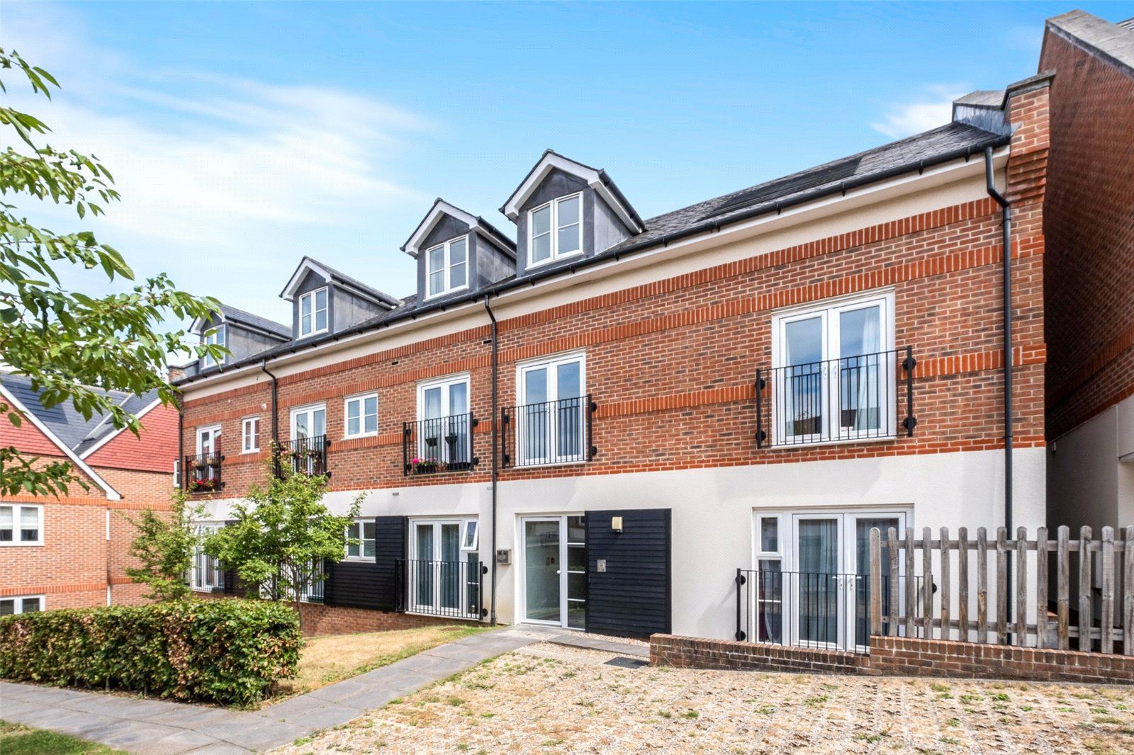 2 bed flat for sale in Weatherill Close, Guildford GU1 - Zoopla