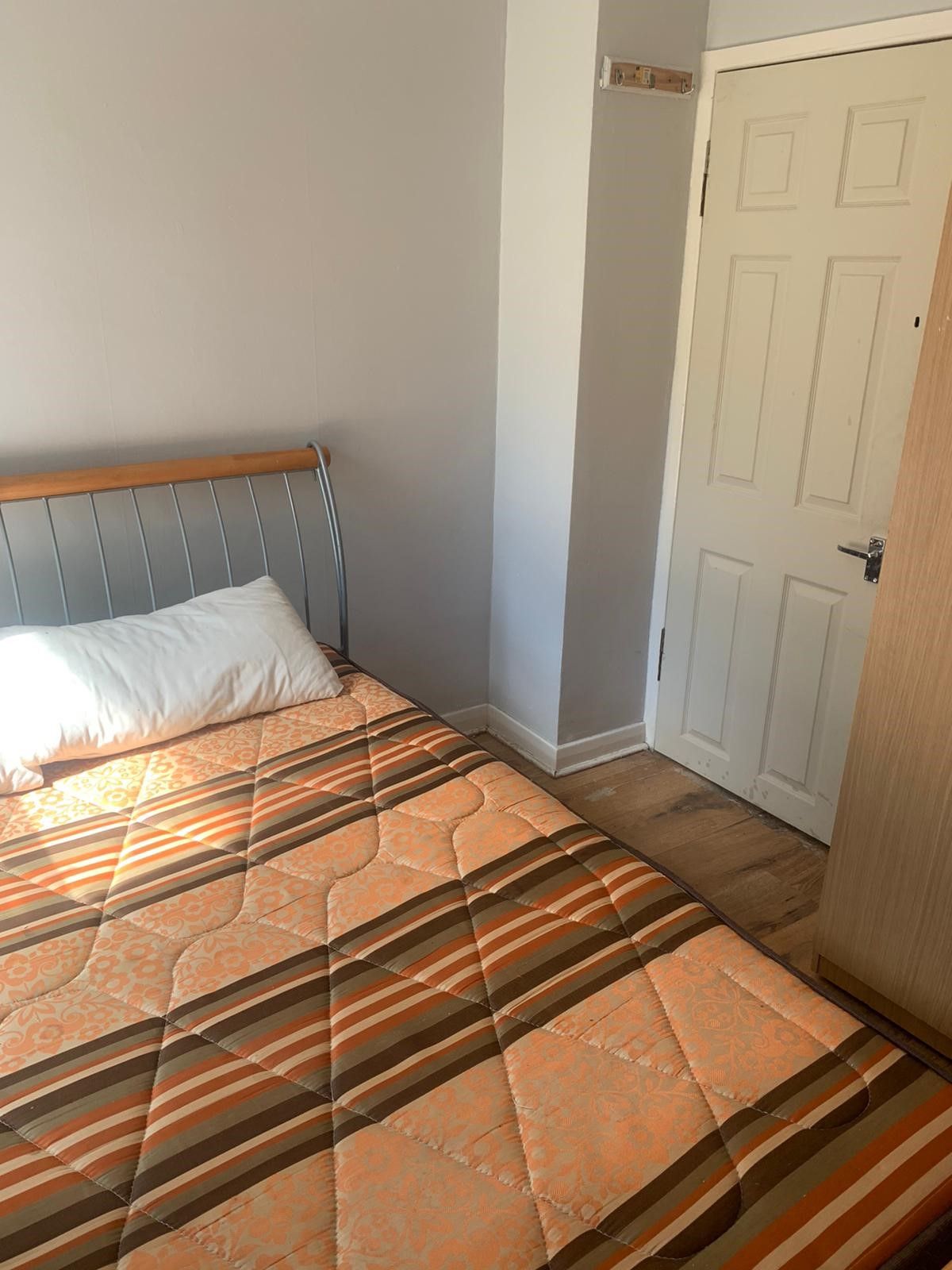 Room to rent in Genesta Road, London SE18 - Zoopla
