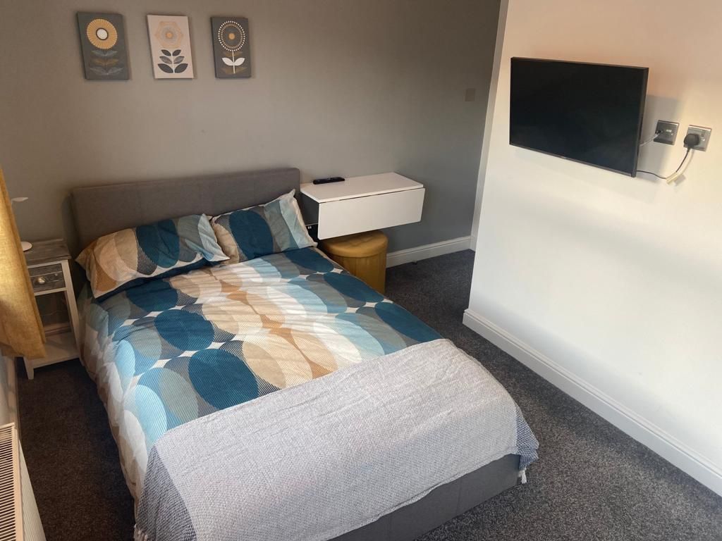 Room to rent in Catherine Street, Reading RG30 - Zoopla