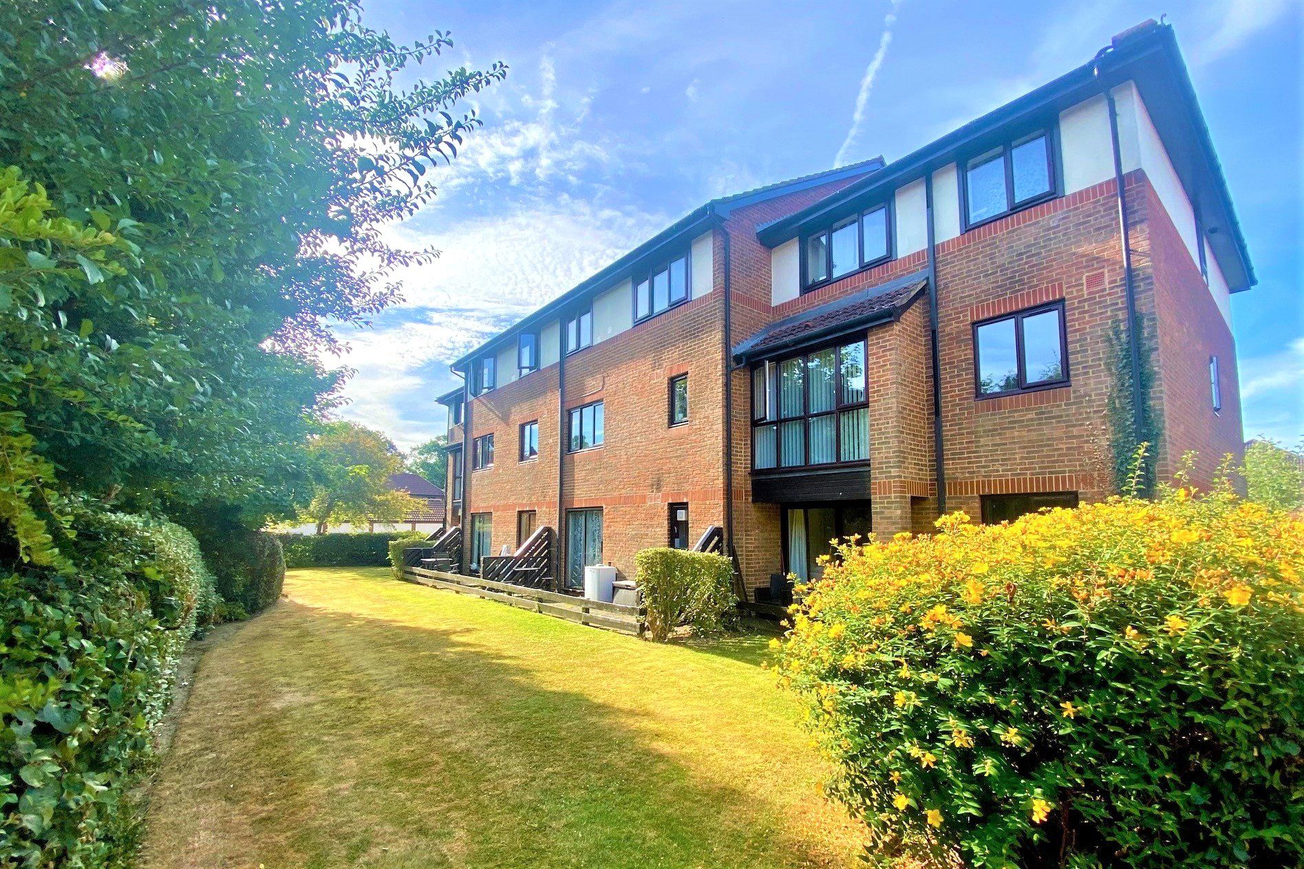 2 bed flat for sale in Copse Lane, Horley RH6 - Zoopla
