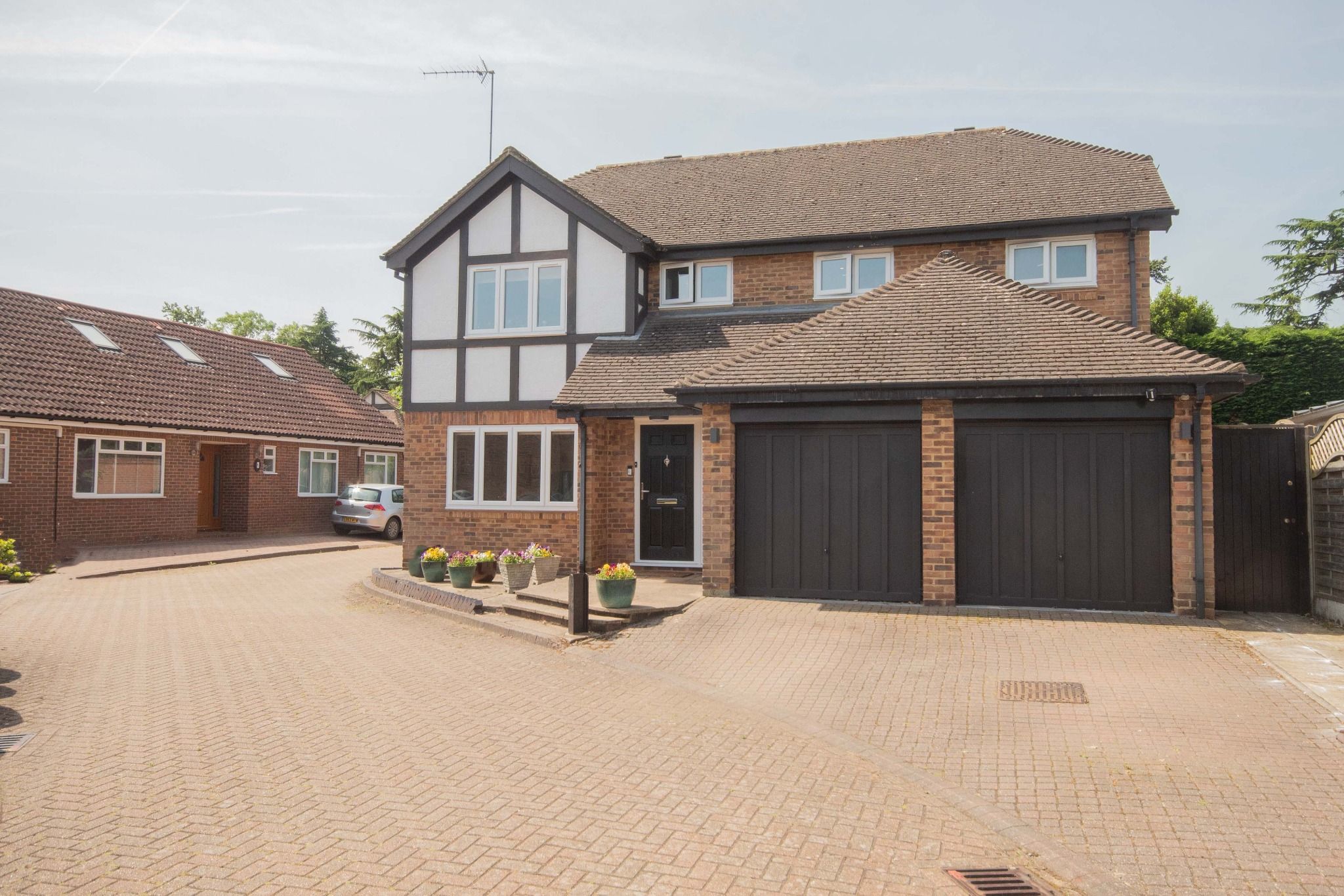 4 Bed Detached House For Sale In Dukes Ride Ickenham Uxbridge Ub10