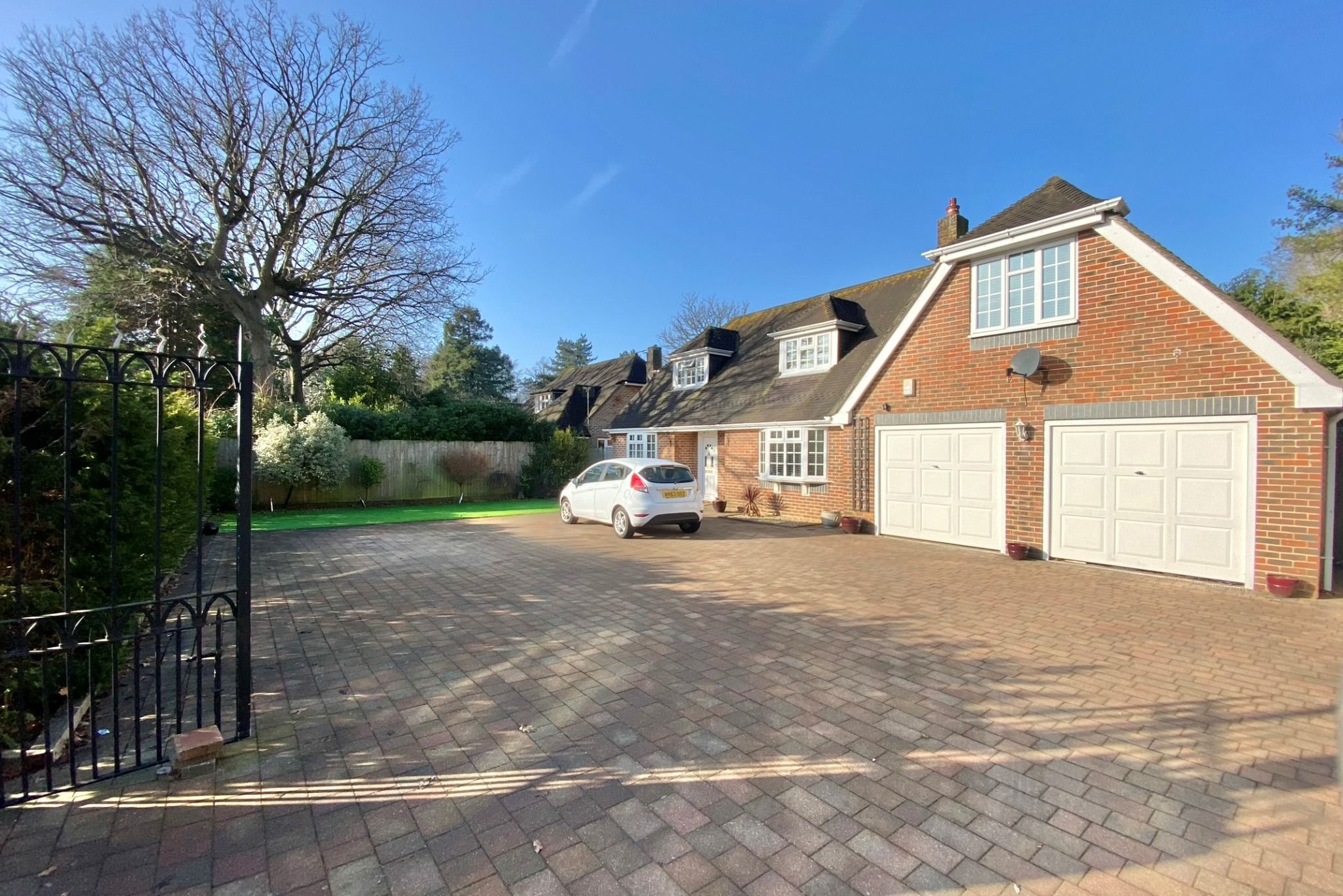 4 Bed Detached House For Sale In Brook Lane Sarisbury Green