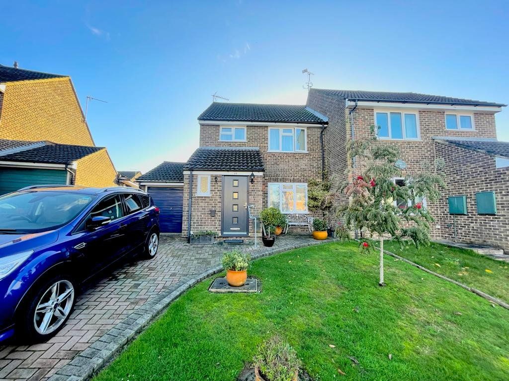 3 Bed Semi Detached House For Sale In Wordsworth Avenue Yateley