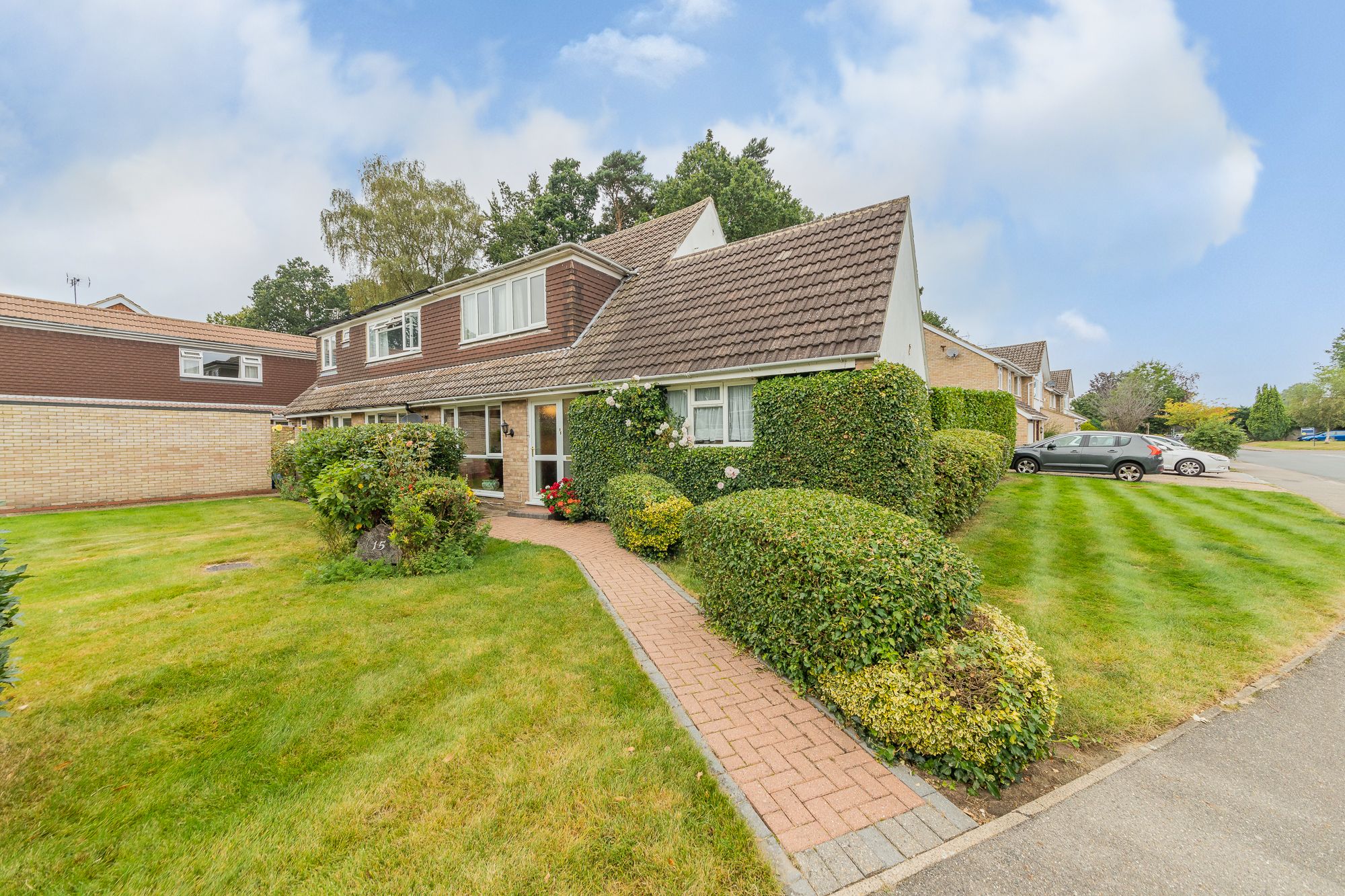 4 Bed Semi Detached House For Sale In Foxcote Finchampstead Wokingham