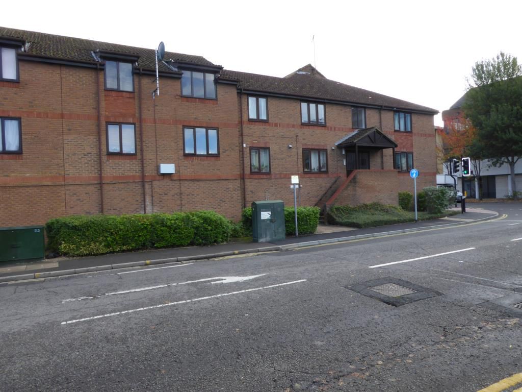 1 bed flat to rent in Fairfield Avenue, Staines TW18 - Zoopla