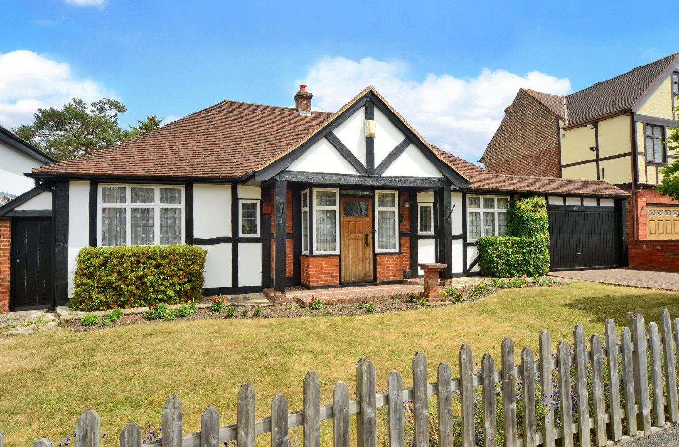 4 bed bungalow for sale in Kingsmead Avenue, Worcester Park KT4 - Zoopla