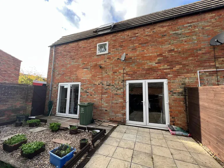 4 bed end terrace house to rent in Crosse Courts, Basildon SS15 - Zoopla