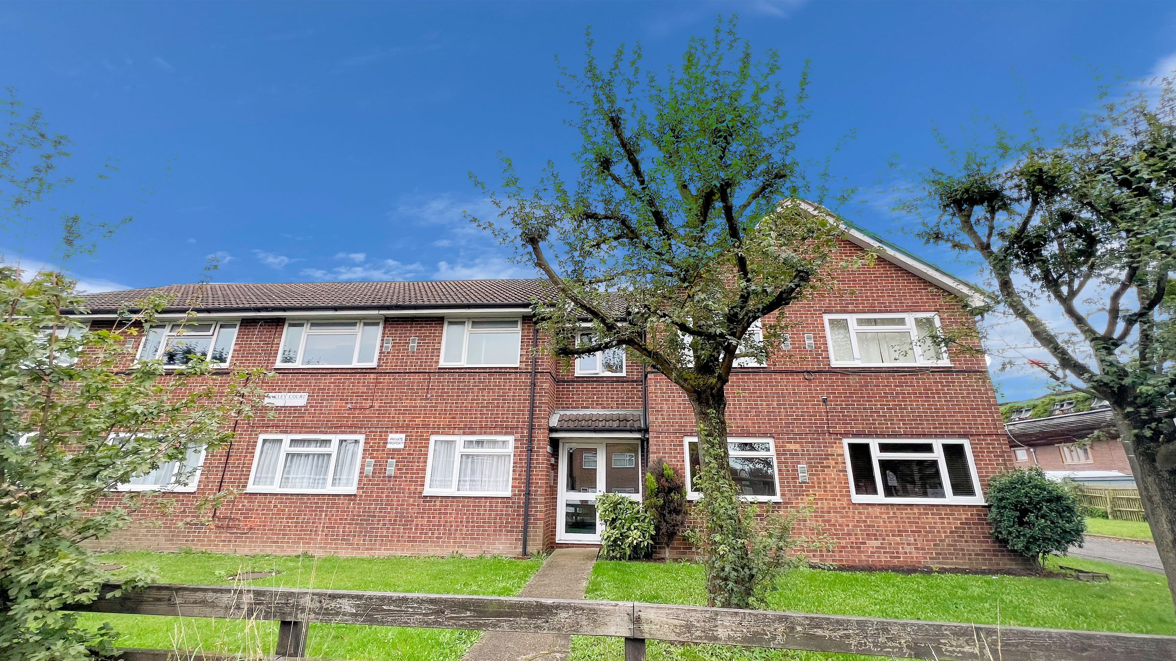 1 bed flat for sale in London Road, Hackbridge, Surrey CR4 - Zoopla