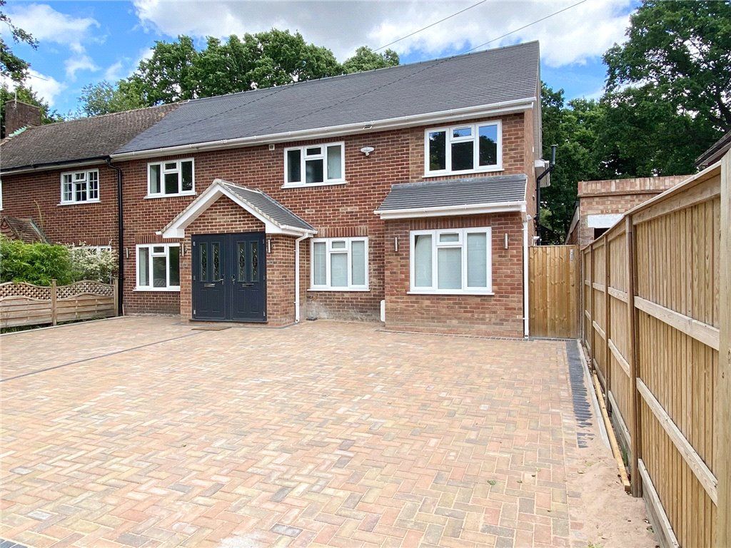 3 Bed End Terrace House For Sale In Conway Drive Farnborough