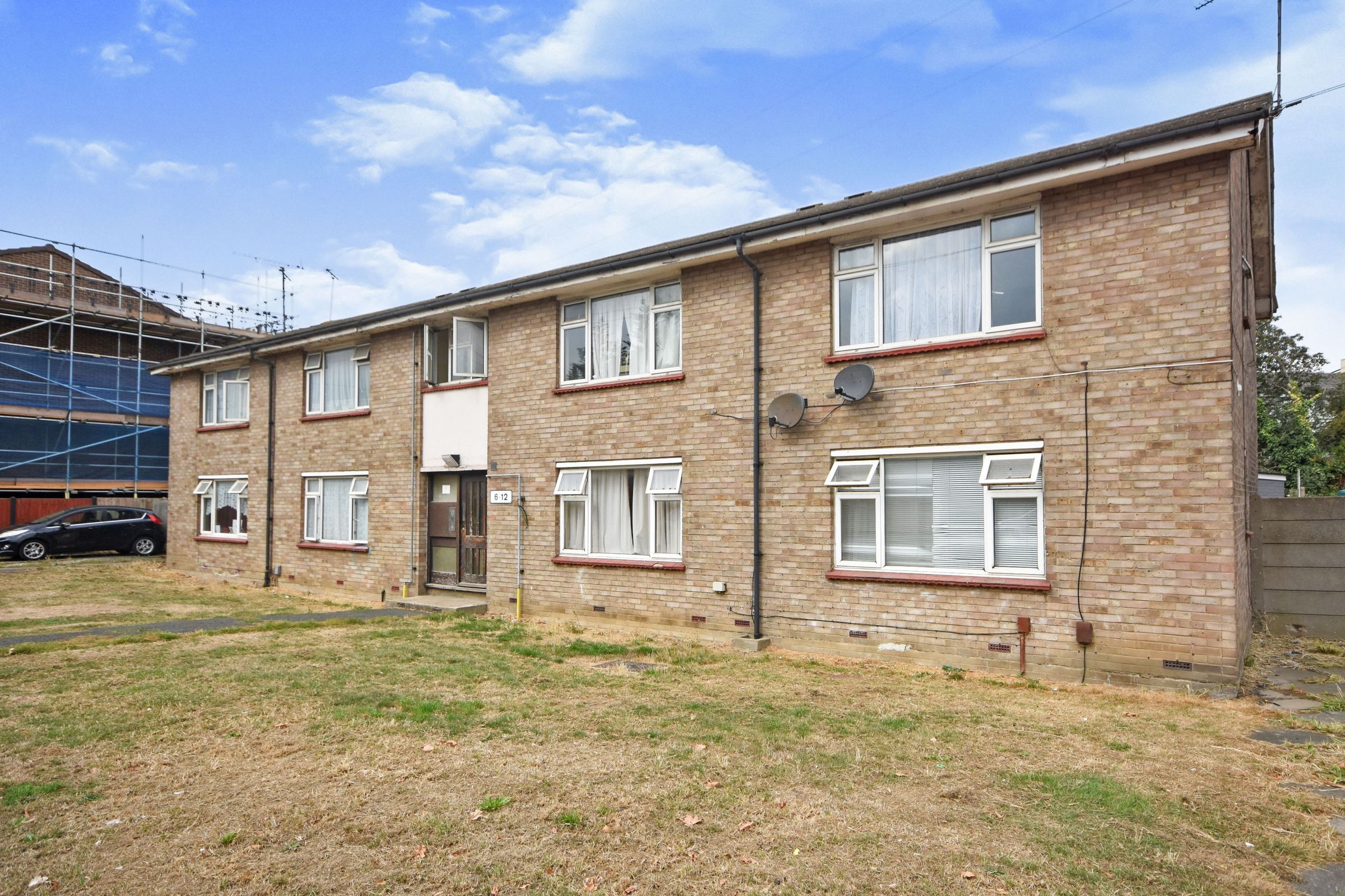 2 bed flat for sale in Russell Road, Tilbury RM18 - Zoopla