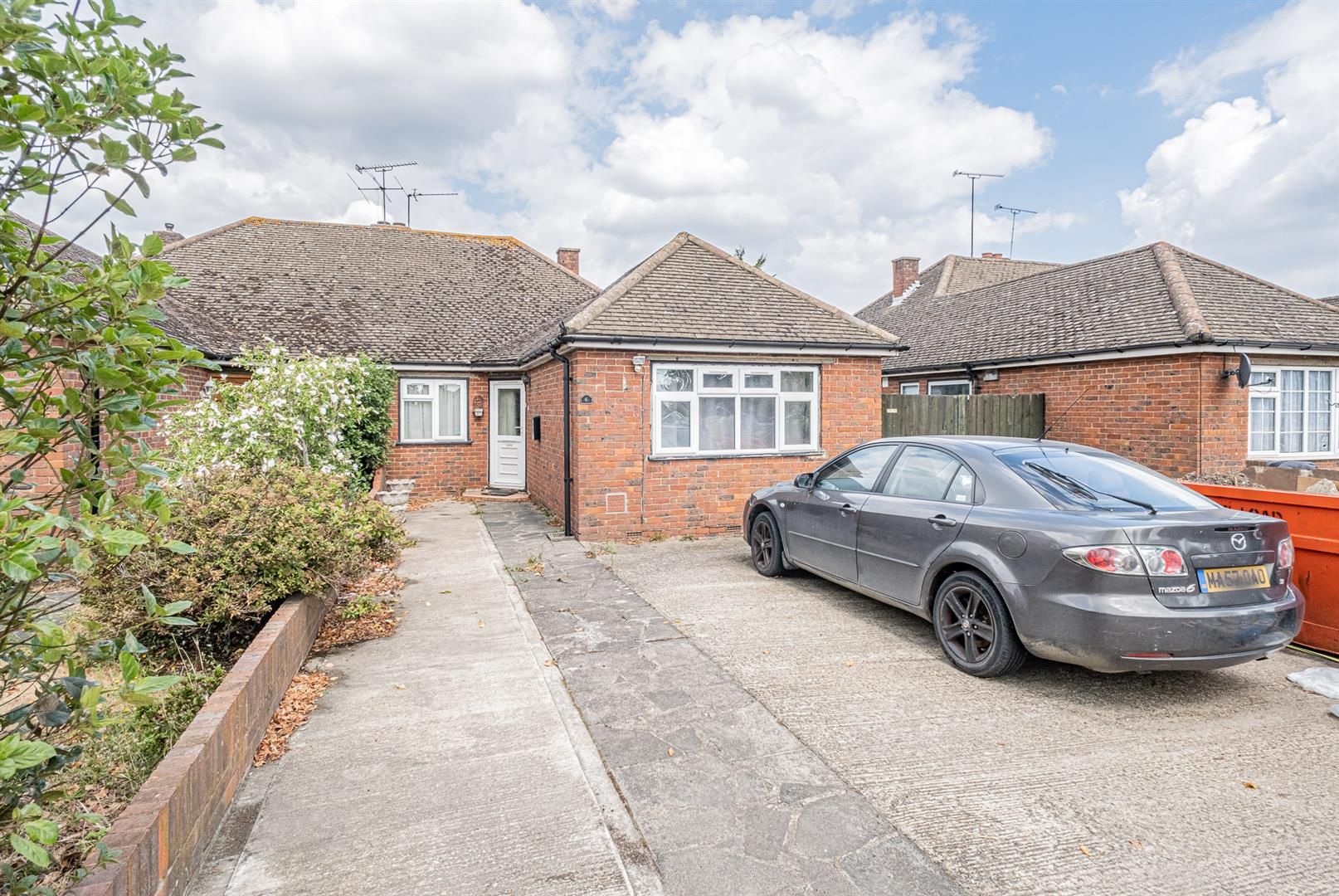 2 bed bungalow for sale in Botwell Common Road, Hayes UB3 - Zoopla