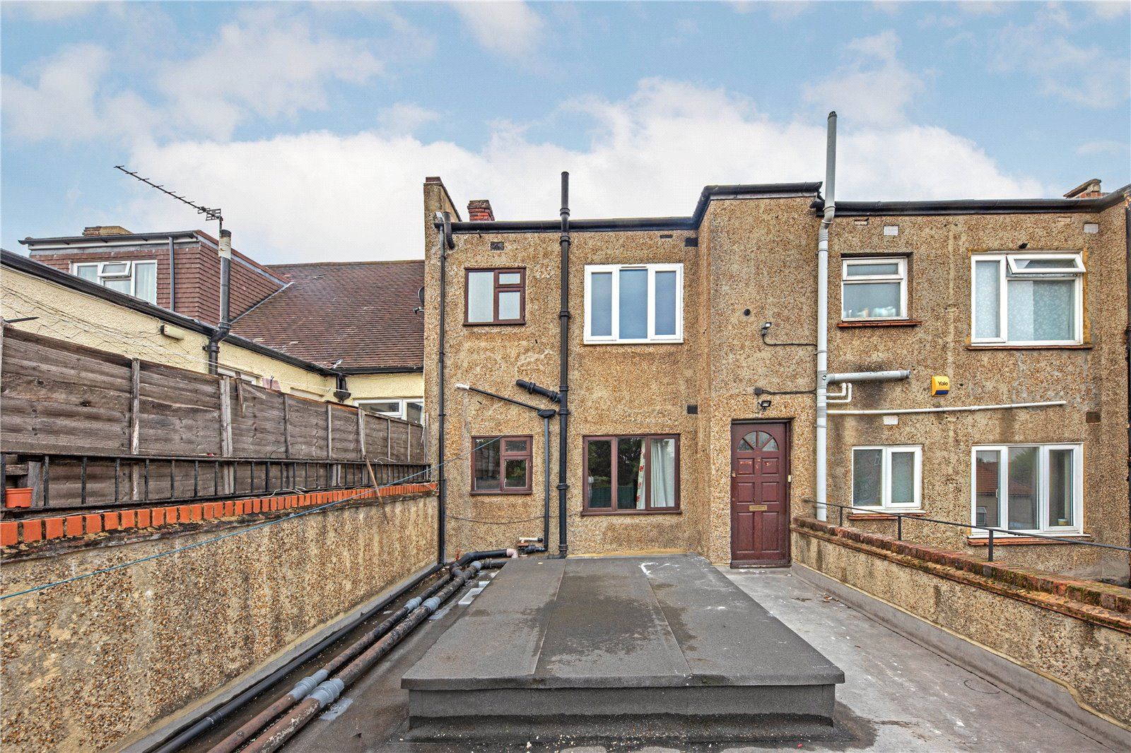 3 bed flat to rent in Central Road, Worcester Park KT4 - Zoopla