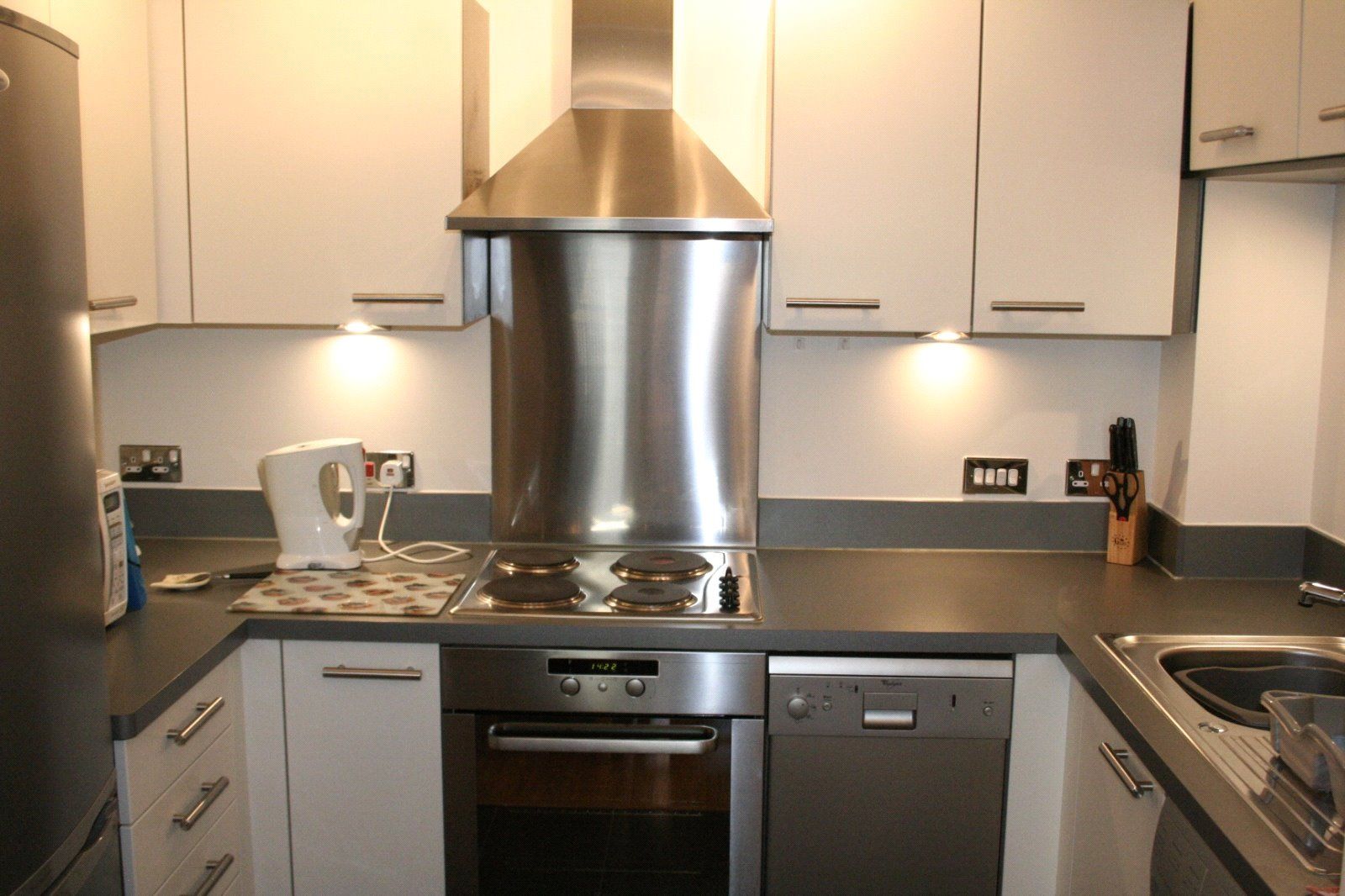 2 bed flat to rent in Aspects Court, Slough SL1 - Zoopla