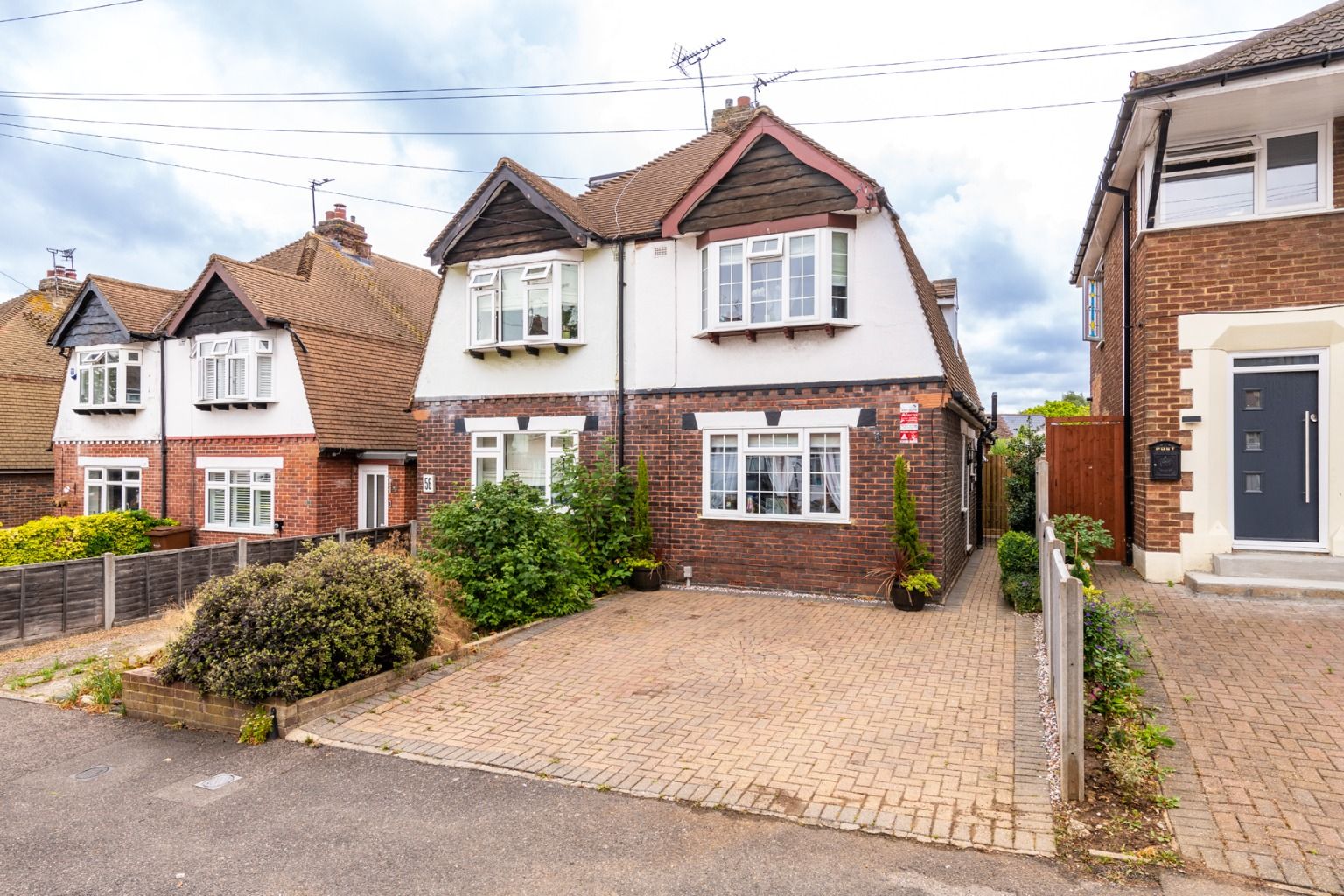 2 Bed Semi Detached House For Sale In Hawthorne Avenue Rainham