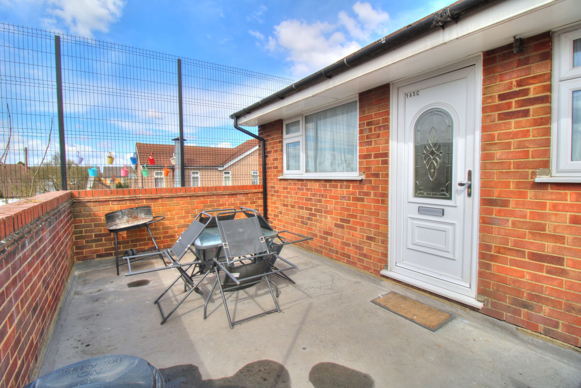 2 bed flat for sale in Rainham Road, Rainham RM13 - Zoopla