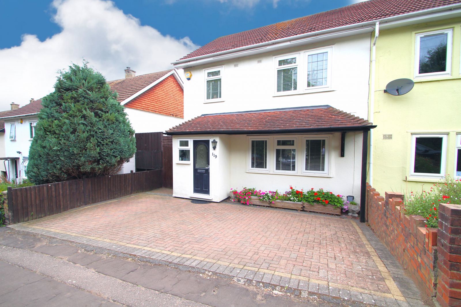 3 bed end terrace house for sale in Colebrook Lane, Loughton IG10 - Zoopla