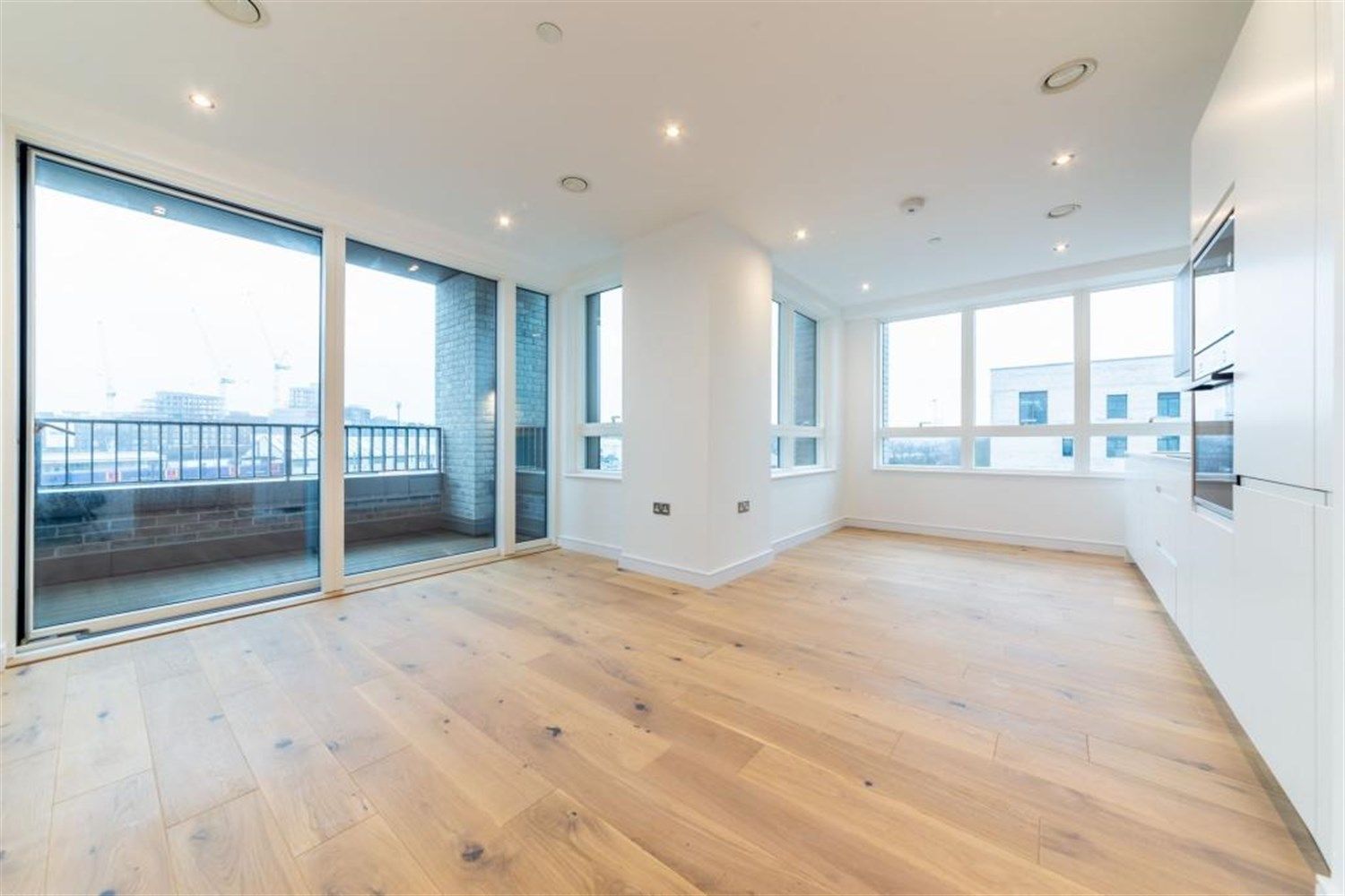2 bed flat to rent in Grant Road, London SW11 - Zoopla