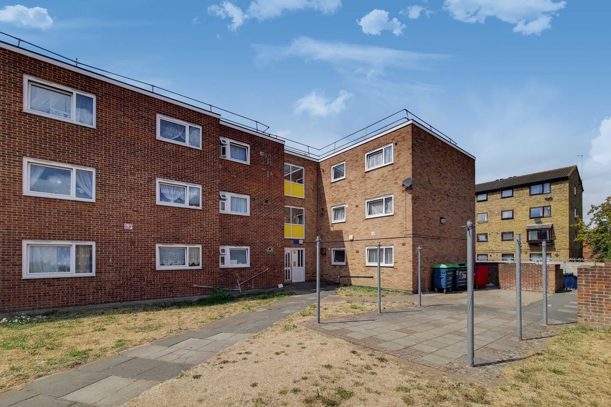 1 bed flat for sale in Harts Lane, Barking IG11 - Zoopla