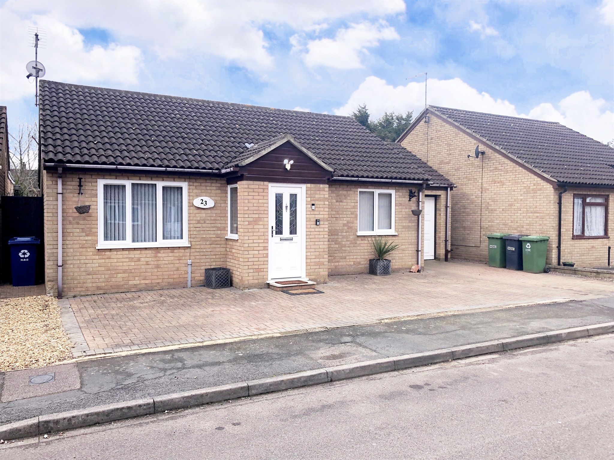 2 bed detached bungalow for sale in Winston Way, Farcet, Peterborough ...