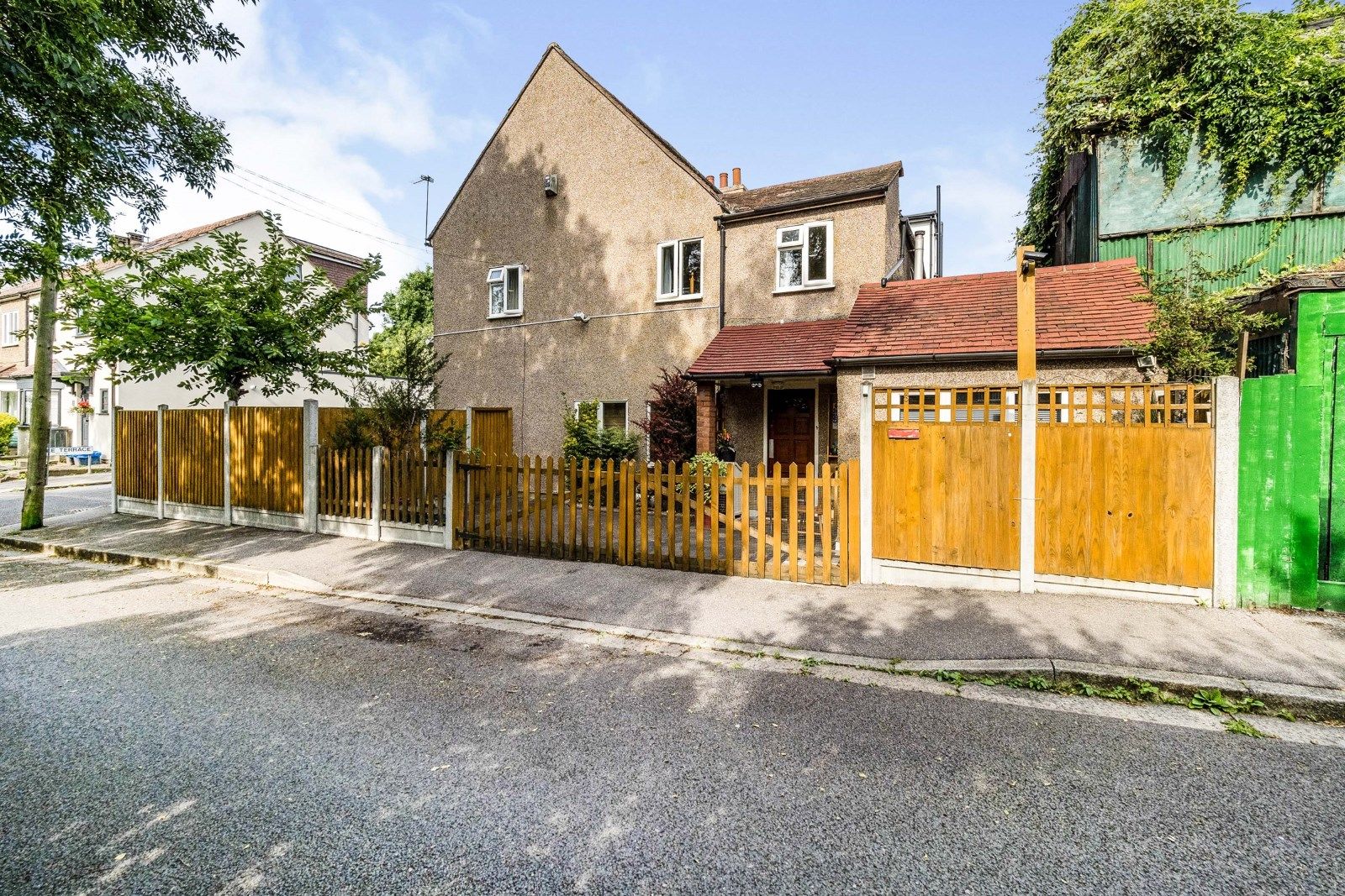 3 Bed End Terrace House For Sale In Landscape Road Woodford Green