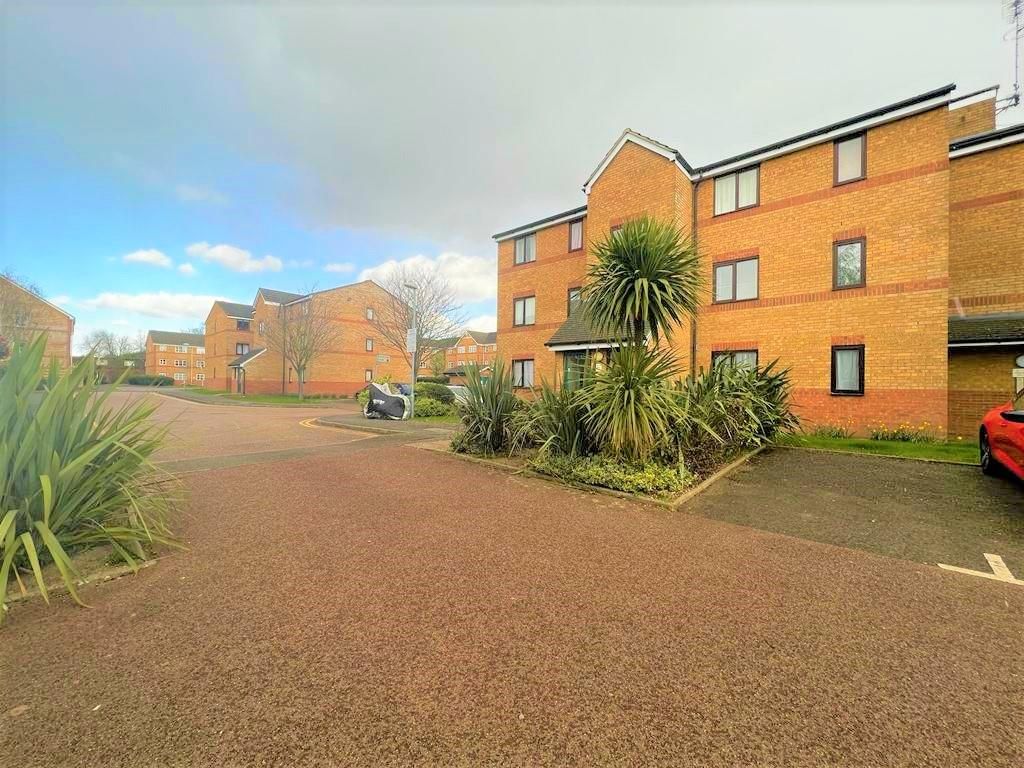 2 bed flat to rent in Windmill Drive, London NW2 - Zoopla