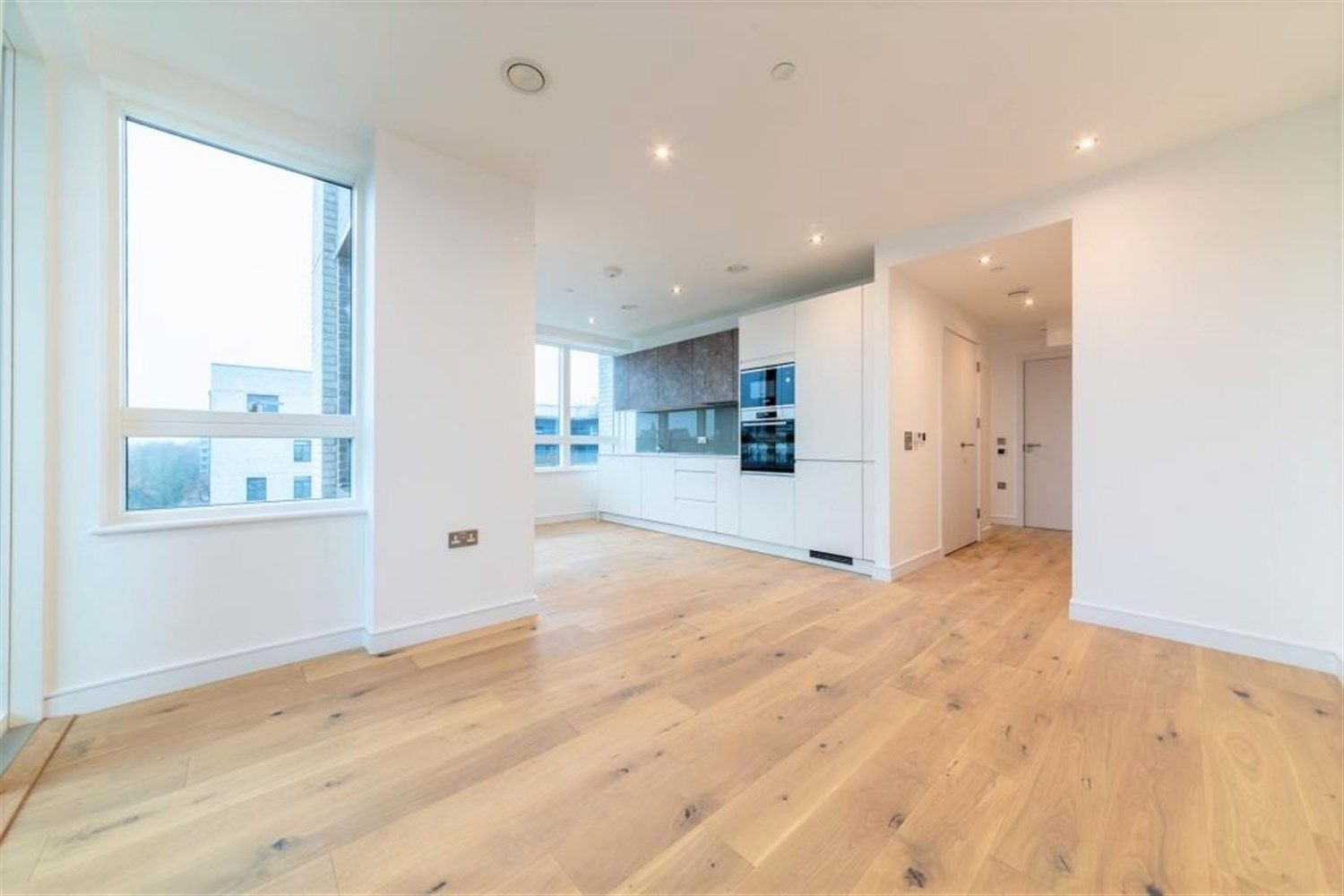 2 bed flat to rent in Grant Road, London SW11 - Zoopla