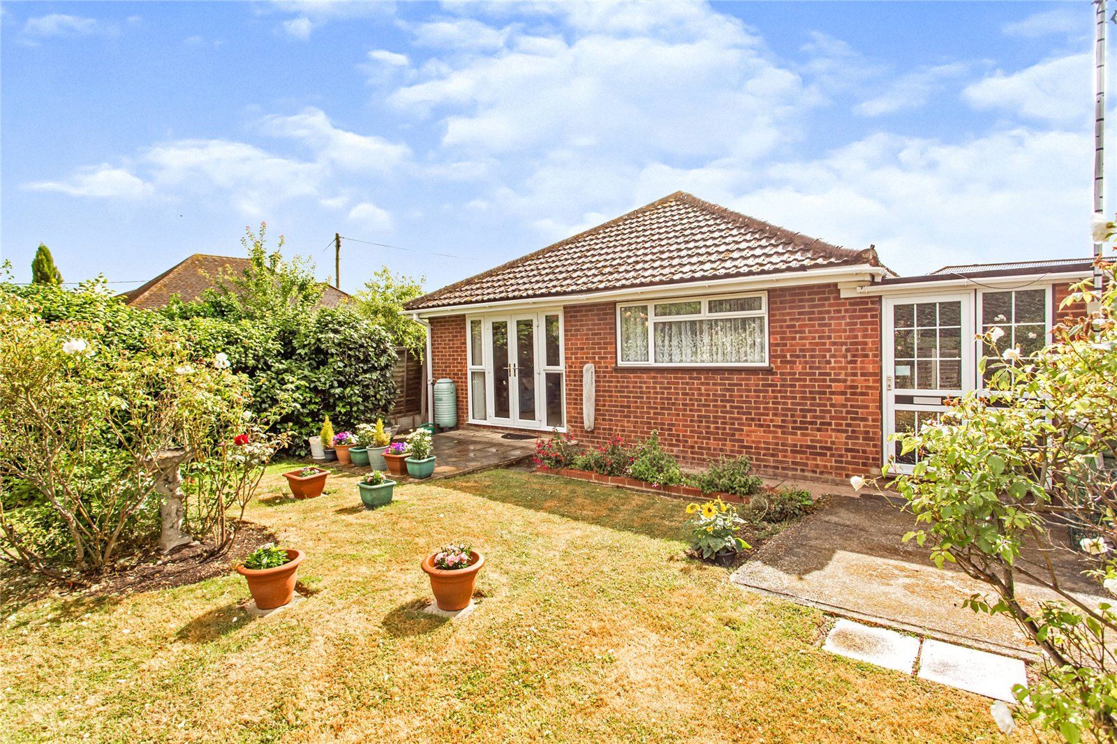 3 bed bungalow for sale in Barbara Close, Rochford, Essex SS4 - Zoopla